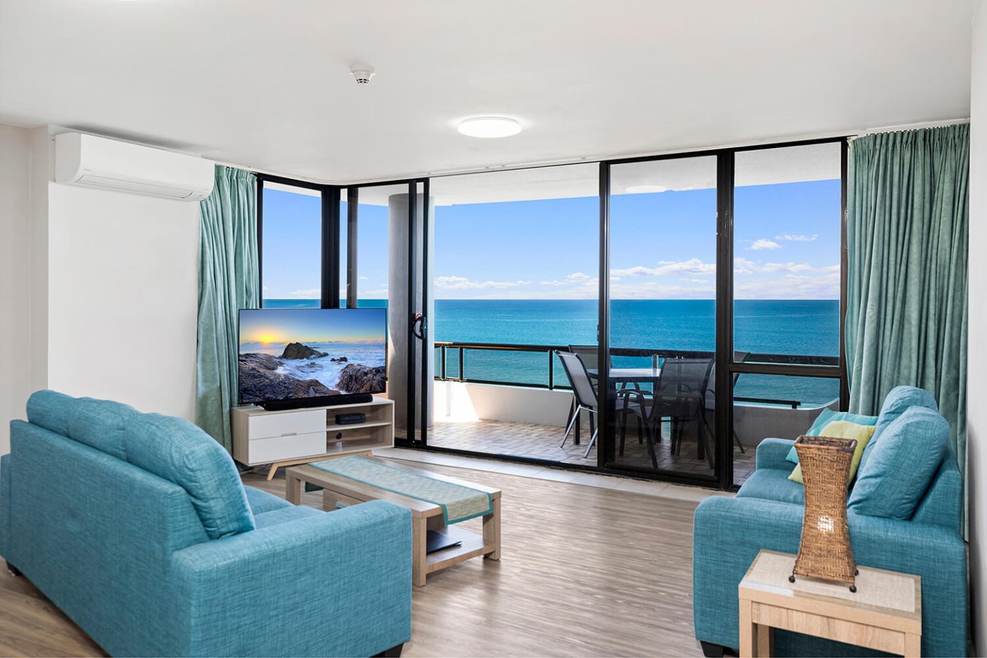 Premium Ocean View Apartments - Pacific Towers Beach Resort